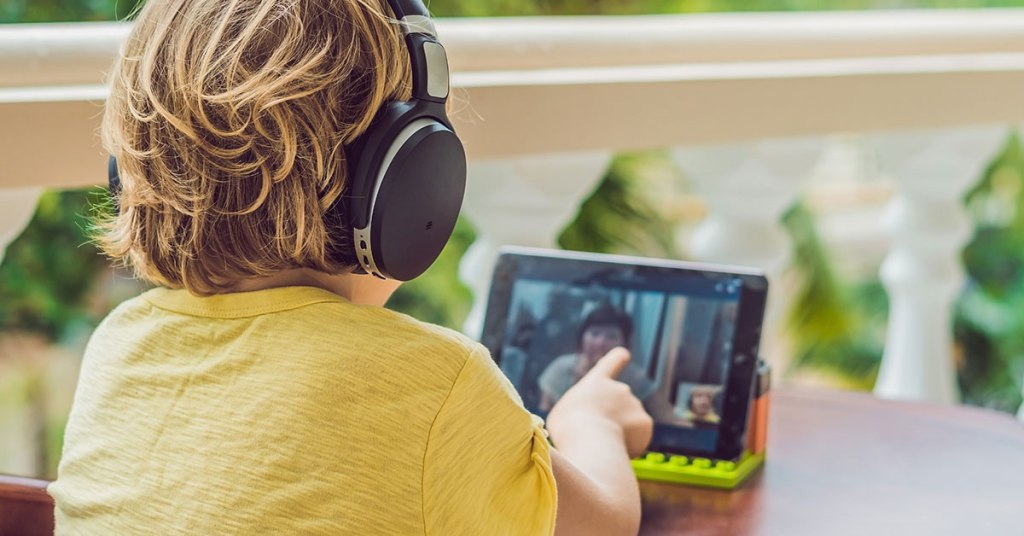 Co-regulating (online) classrooms during a crisis – jack v. greig